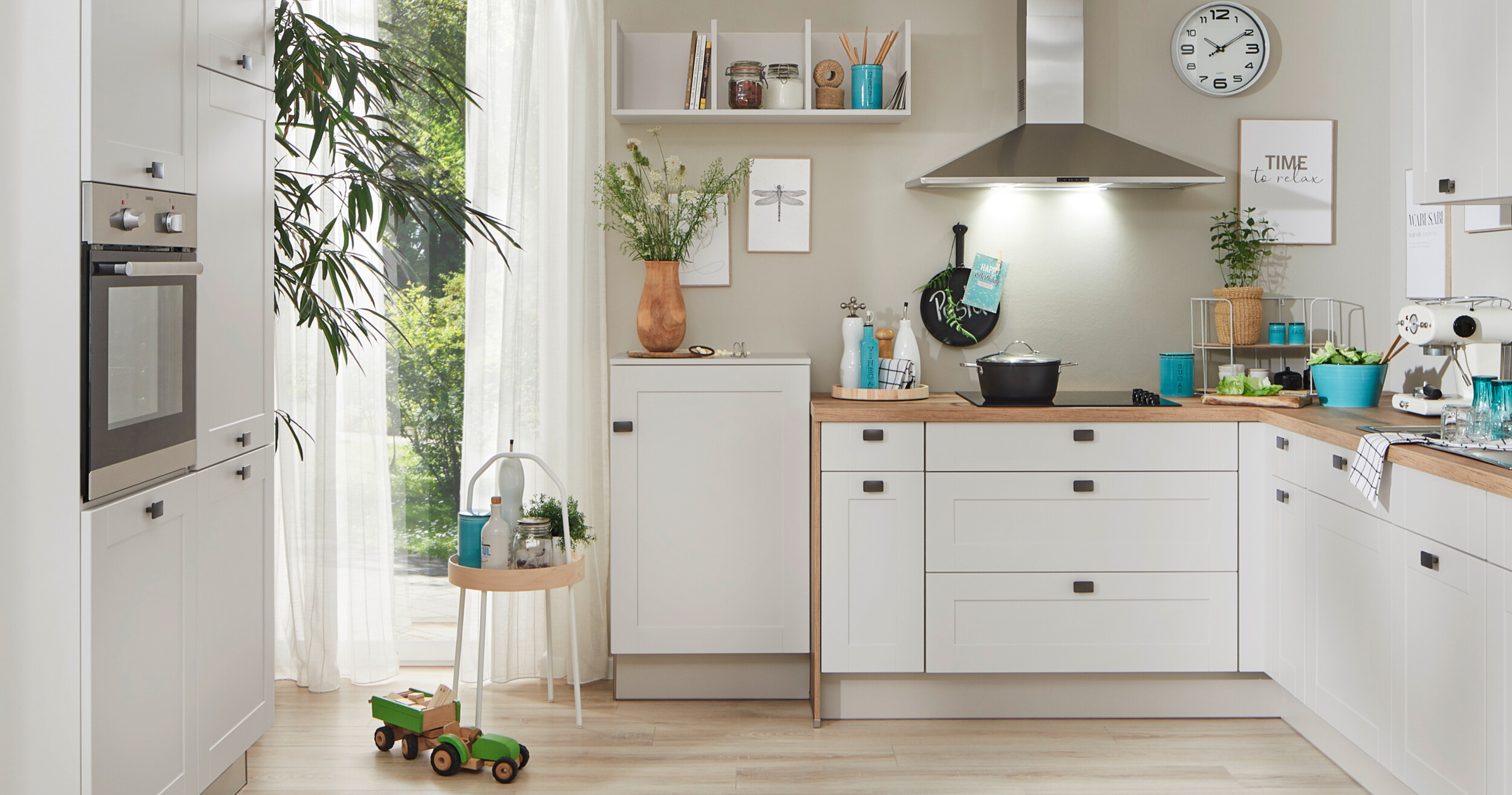 L-shaped kitchen | Elegant farmhouse kitchen | Charm and style at one ...