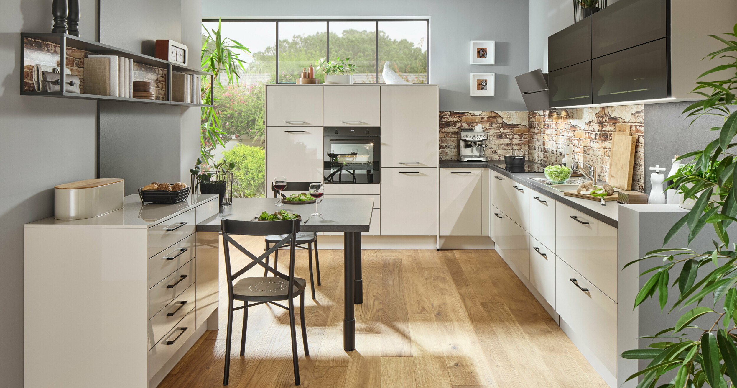 L-shaped kitchen | Top classic design | Tradition with all the mod cons ...