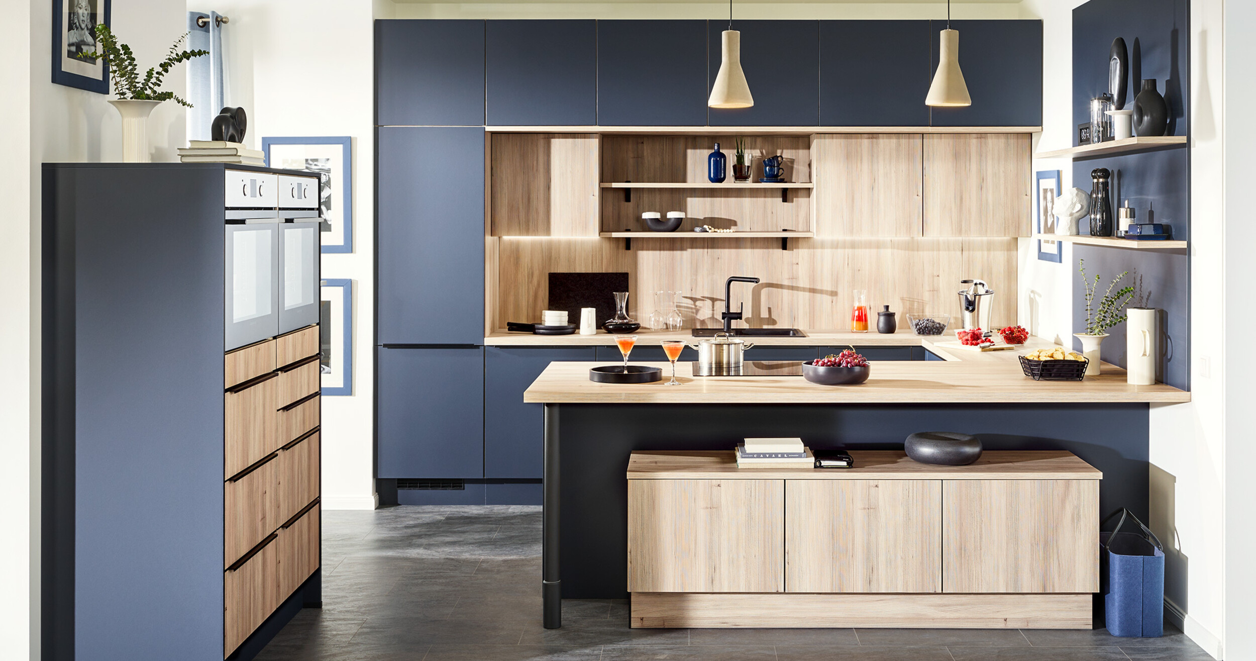 Galley kitchen | Diversity of classic forms | Beautiful, modern design ...